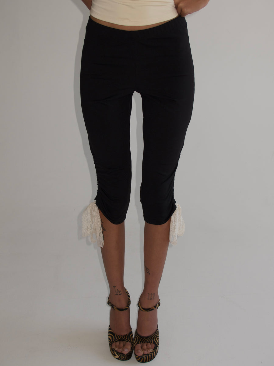 Black Ruched Capri - White Lace – ROMÉ