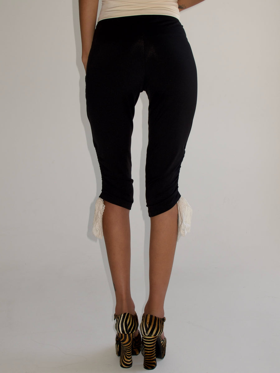 Black Ruched Capri - White Lace – ROMÉ